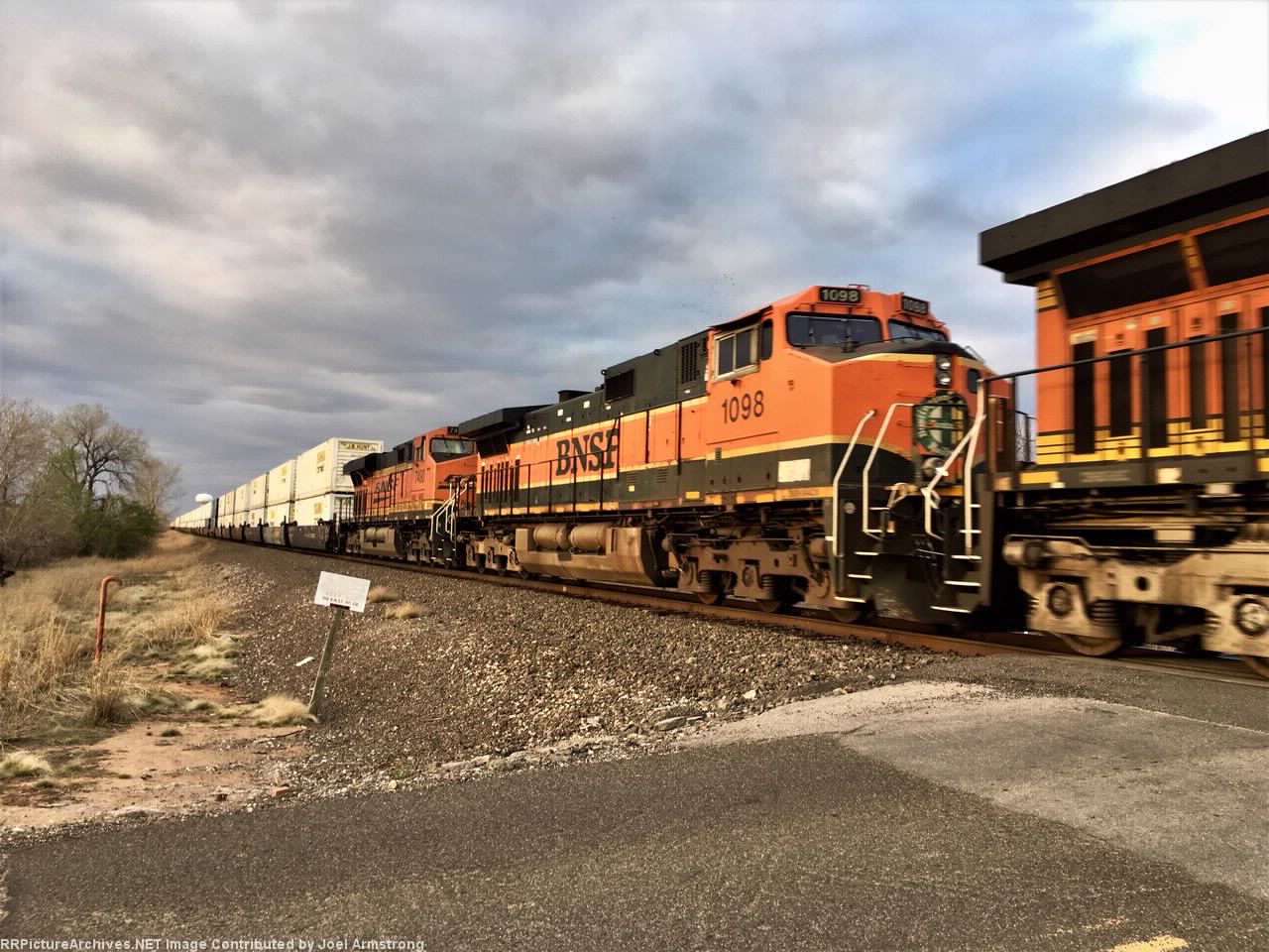 BNSF 1098